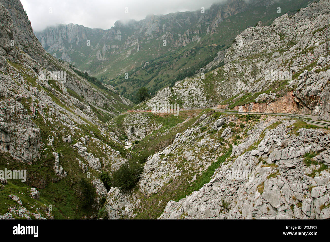 Limestone valley hi-res stock photography and images - Alamy