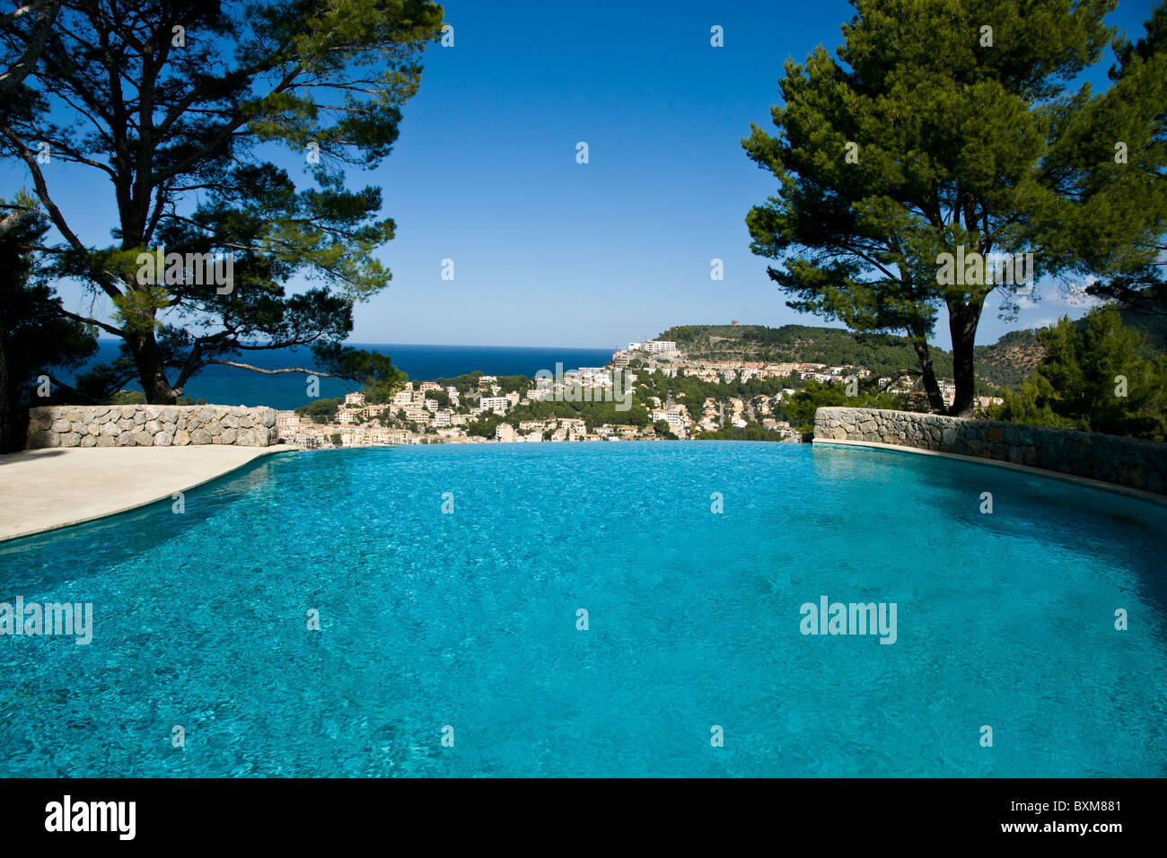Mallorca port de soller overview hi-res stock photography and images ...