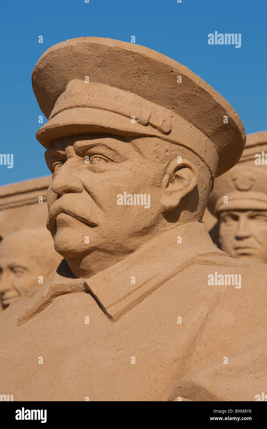 Statue head stalin hi-res stock photography and images - Alamy