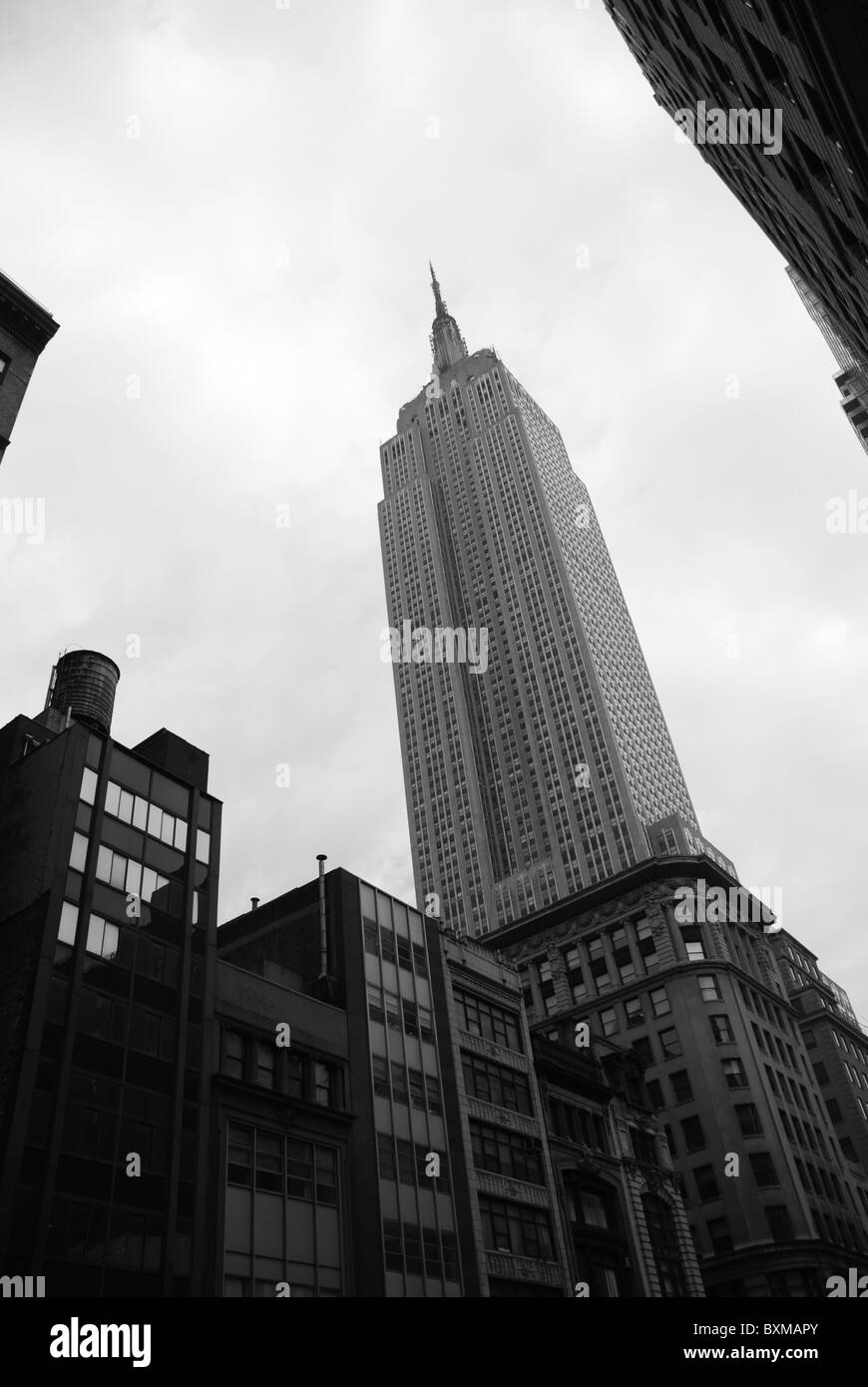 Empire state building hudson Black and White Stock Photos & Images - Alamy