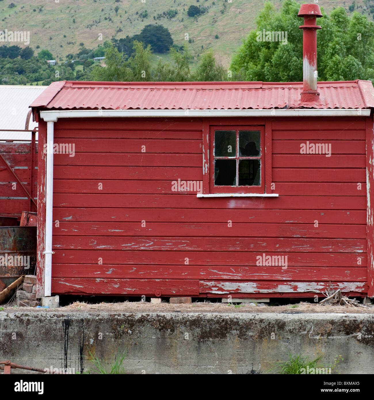 Painted wooden shed hi-res stock photography and images - Alamy