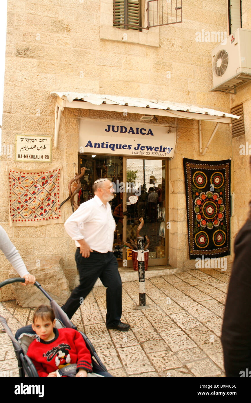 Souvenir and Judaic Shop in Old Town of Jerusalem Stock Photo - Alamy