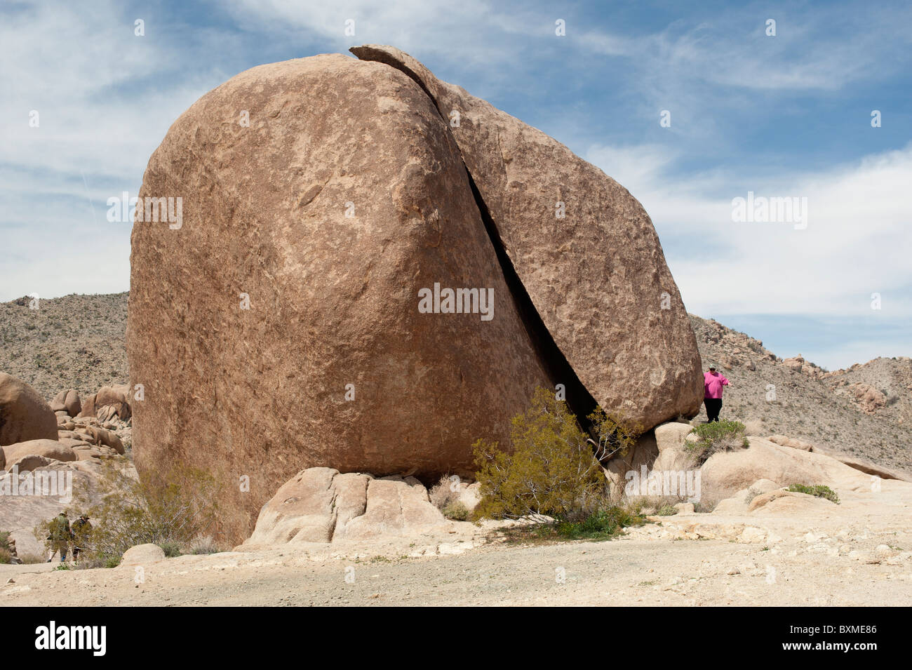 Split Rock, in Joshua Tree National Park, California Stock Photo - Alamy