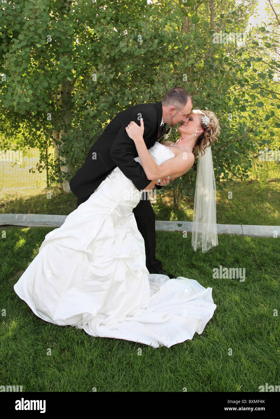 groom dipping modern bride outdoors full-length Stock Photo - Alamy
