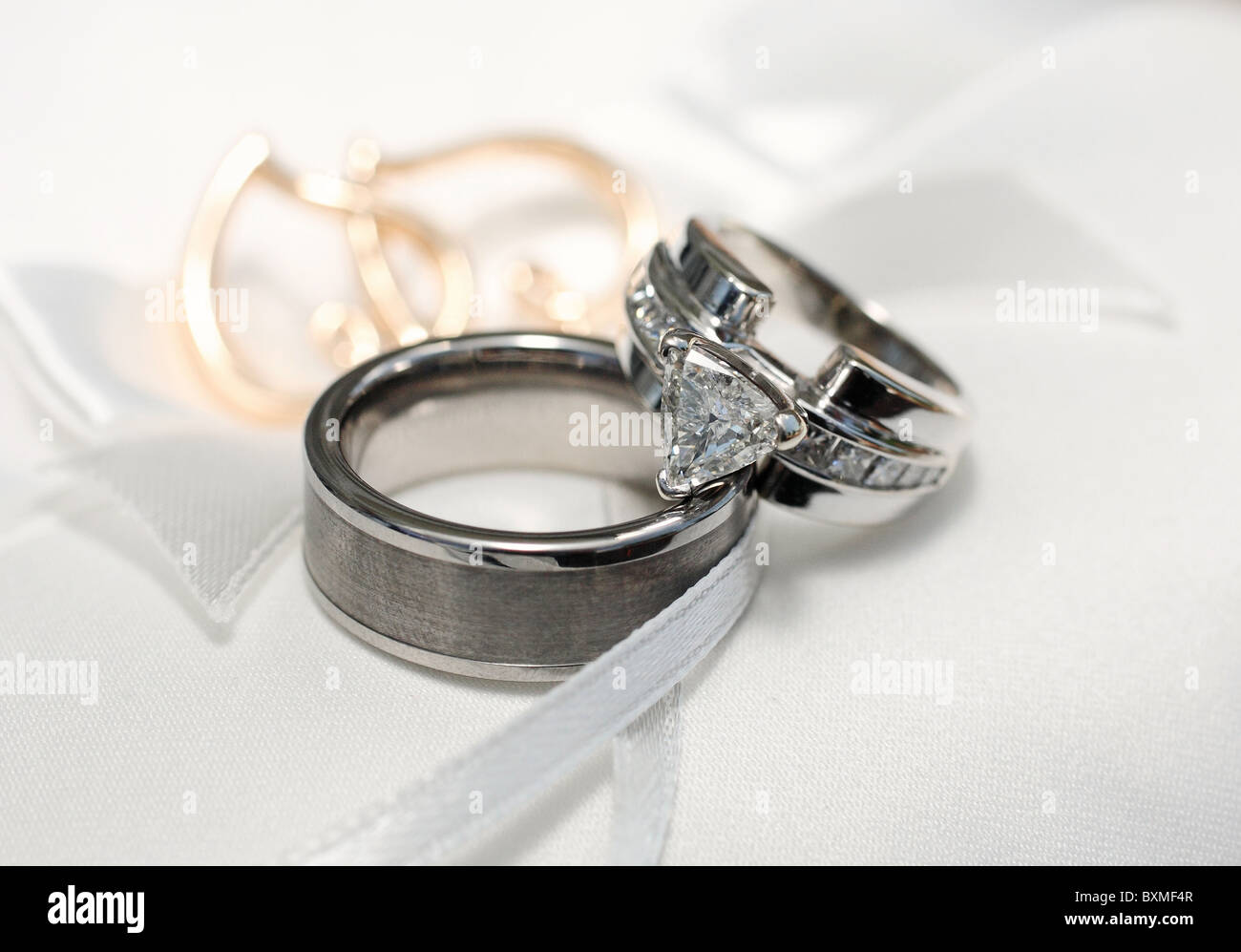 Engagement rings hi-res stock photography and images - Alamy