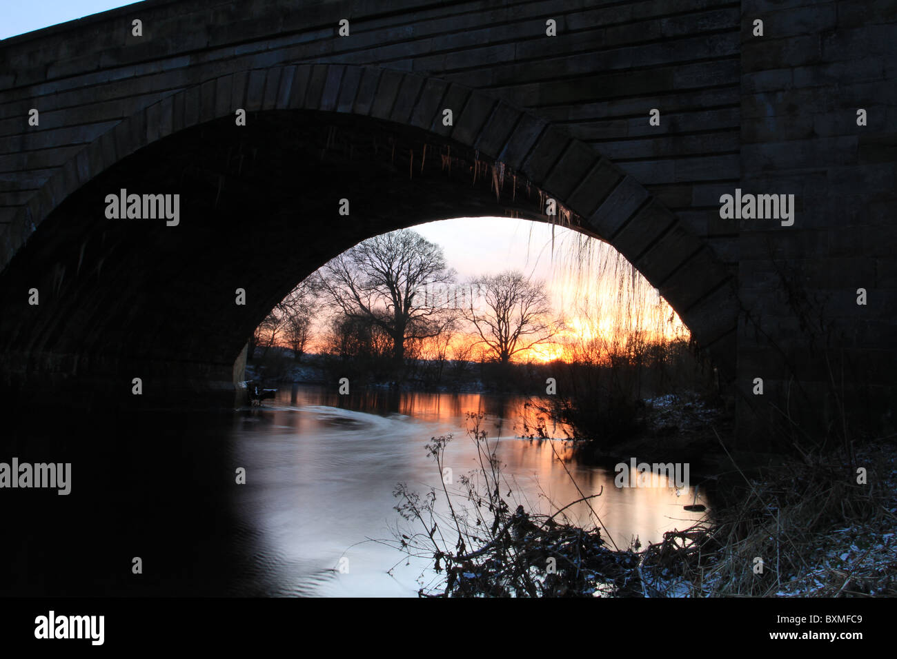 West tanfield from the river ure bridge hi-res stock photography and ...