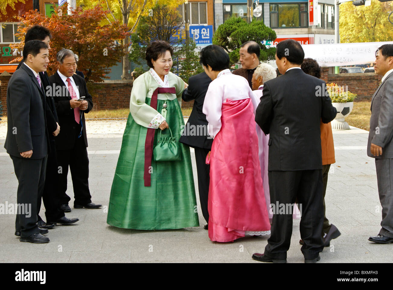 People at a wedding, Jeonju Hanok Village, South Korea Stock Photo - Alamy