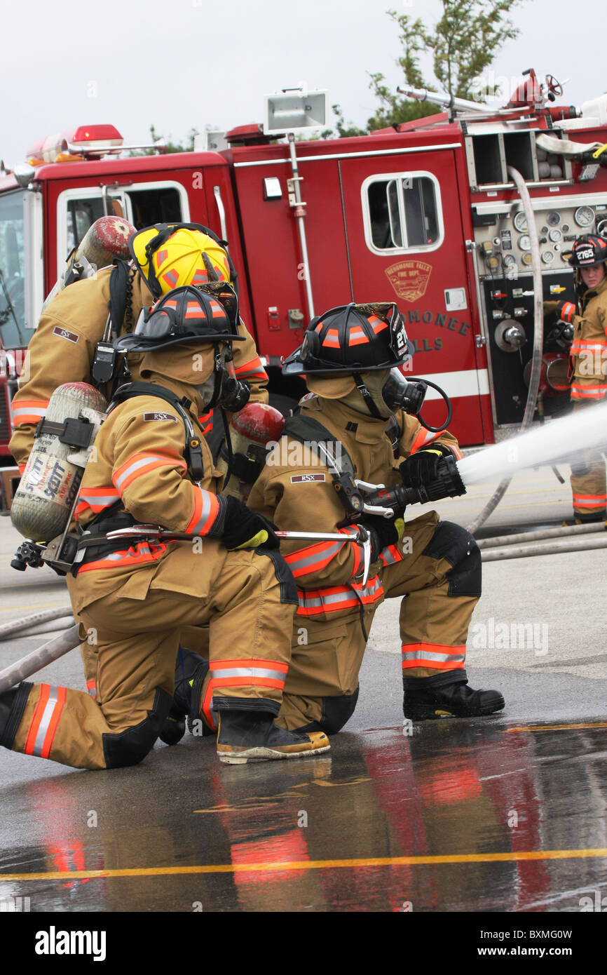 Fighting fires hi-res stock photography and images - Alamy