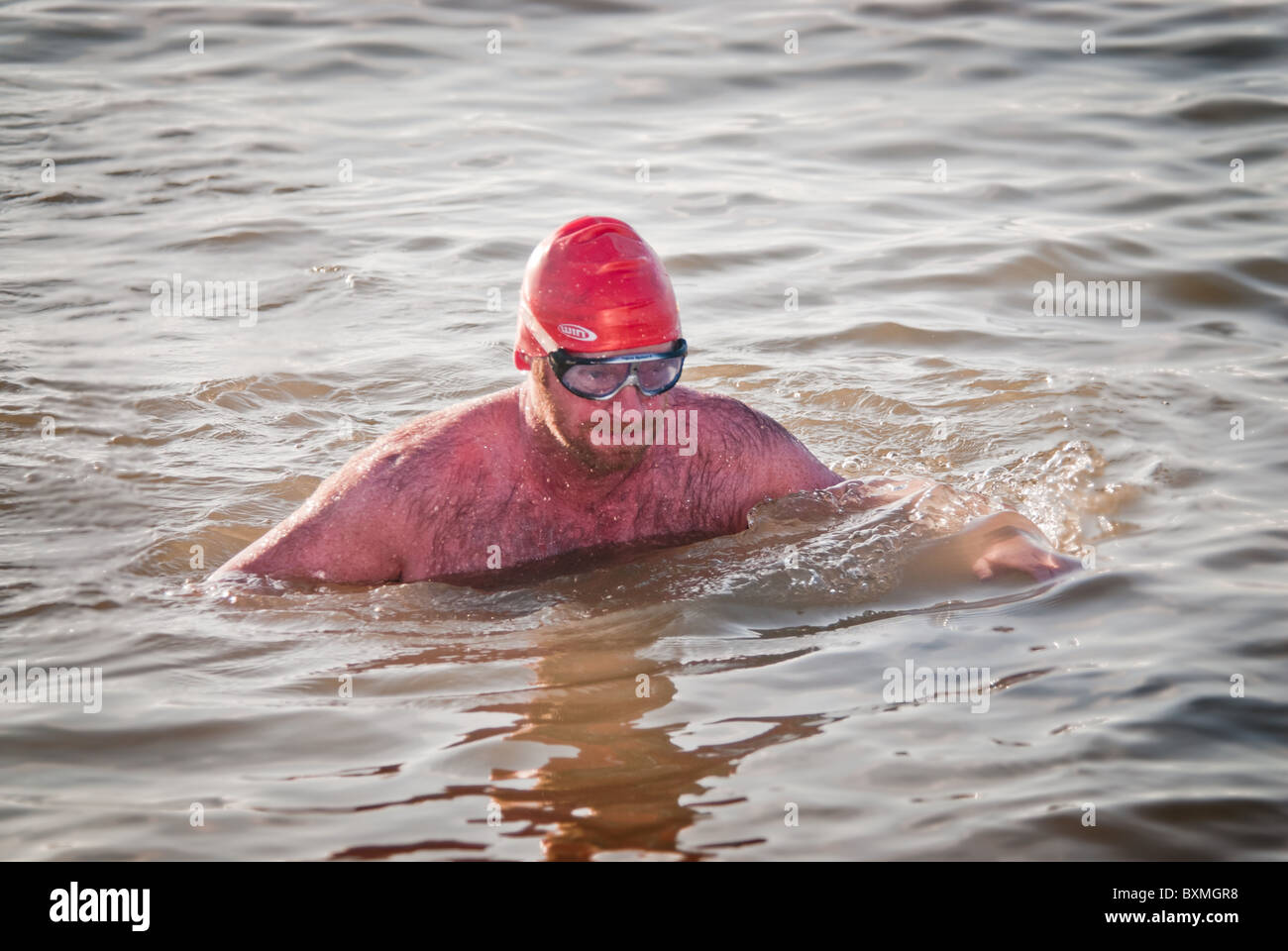 hardened swimmers take to a sub zero sea on Christmas Day on Brighton ...
