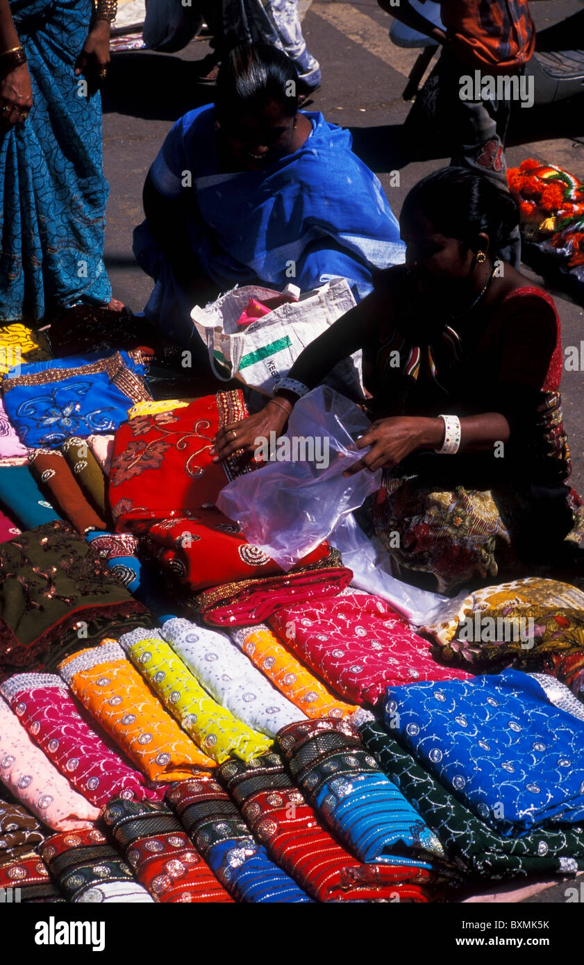 Street market Mumbai India Stock Photo - Alamy
