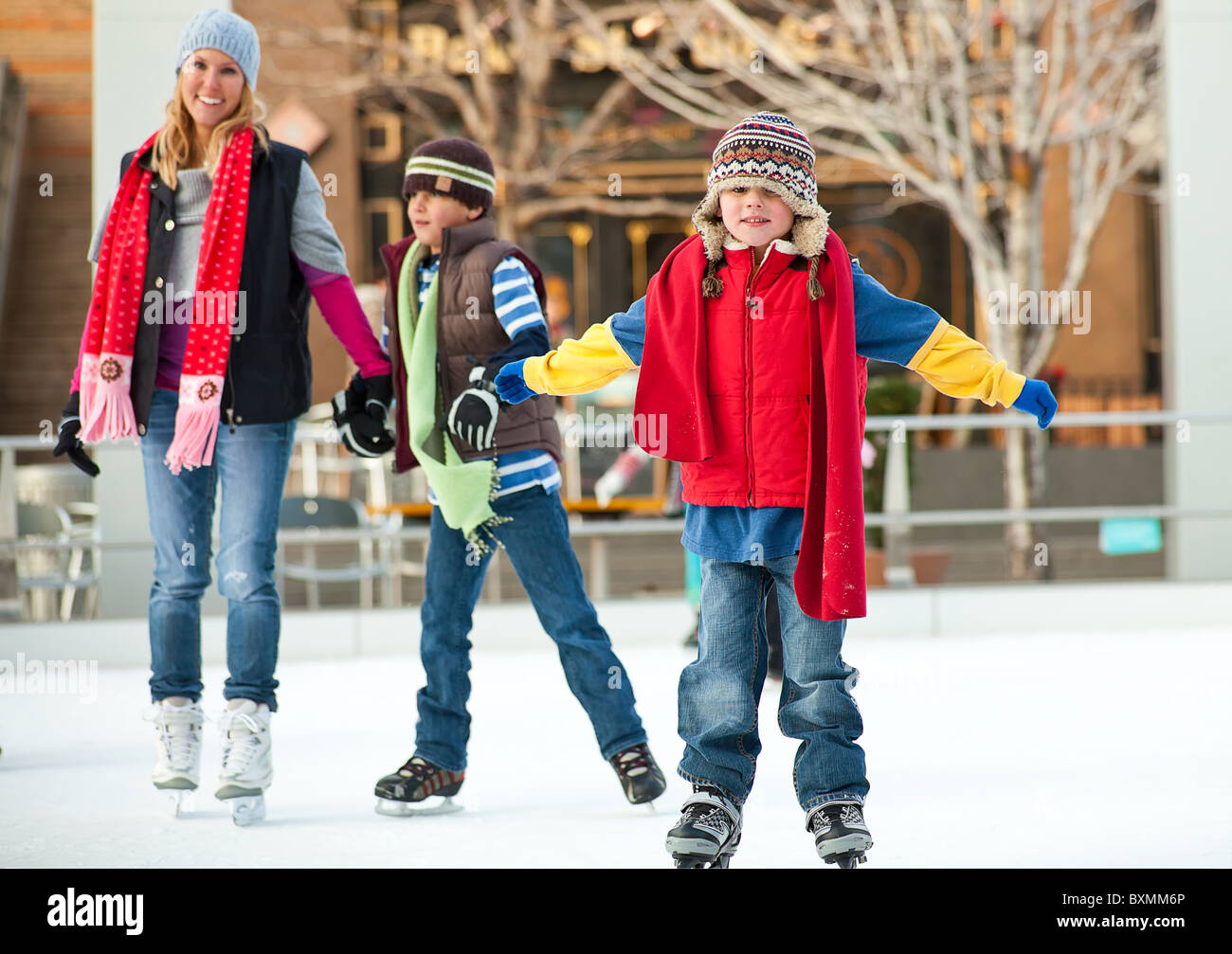 Children ice skating hi-res stock photography and images - Alamy
