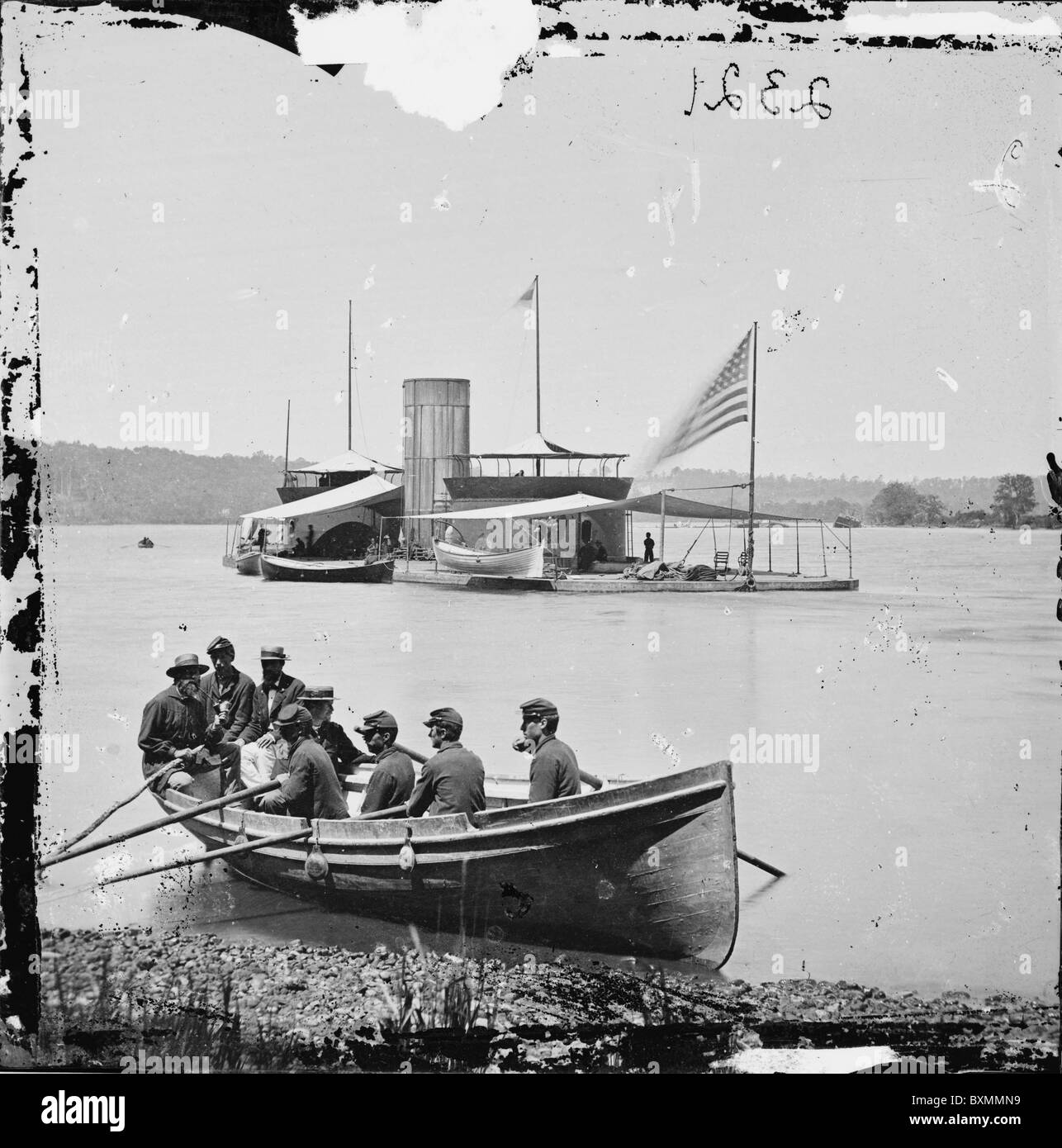 James River, Va. Monitor U.S.S. Onondaga; soldiers in rowboat in ...