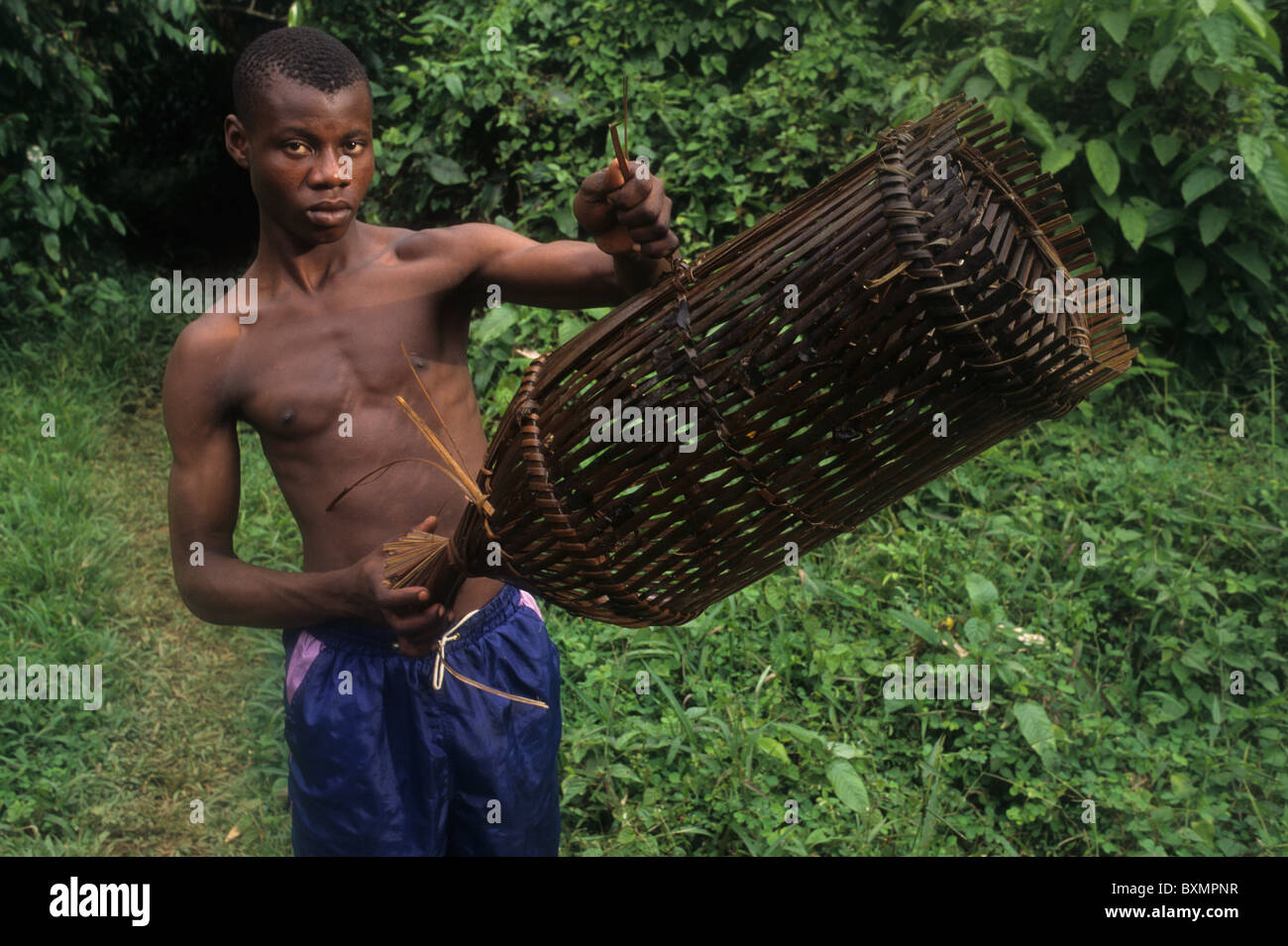 Fang young man with fishing trap ( nasa ) . " MONTE ALEN National Park ...