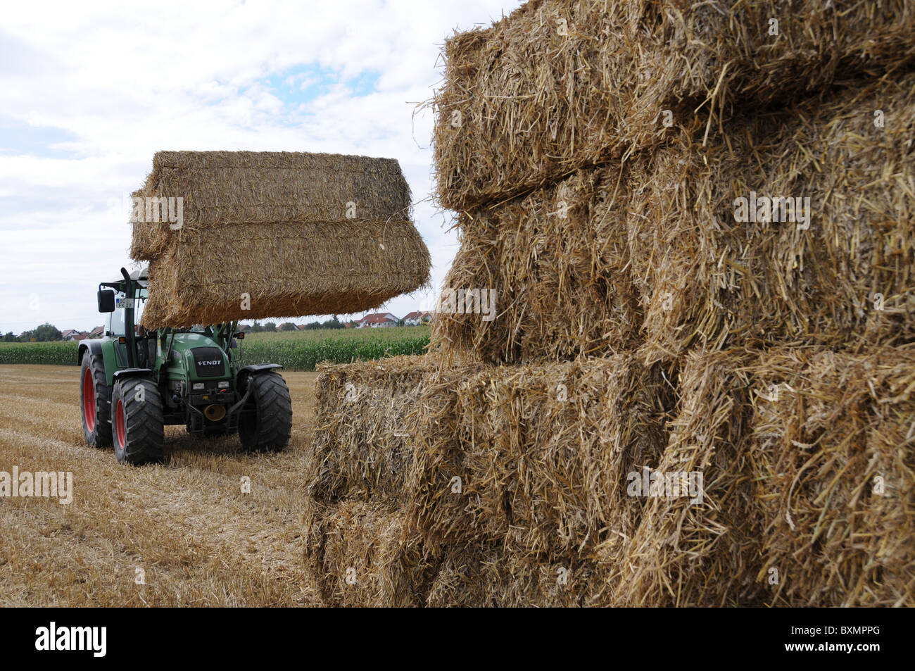 Straw bales and tractors hi-res stock photography and images - Alamy