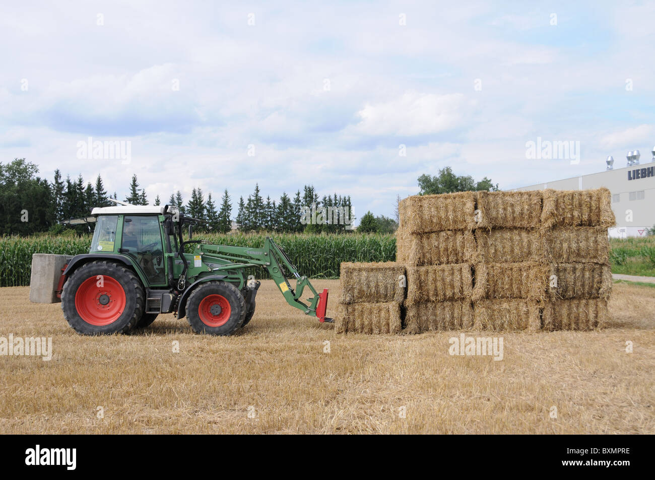 Straw bales and tractors hi-res stock photography and images - Alamy