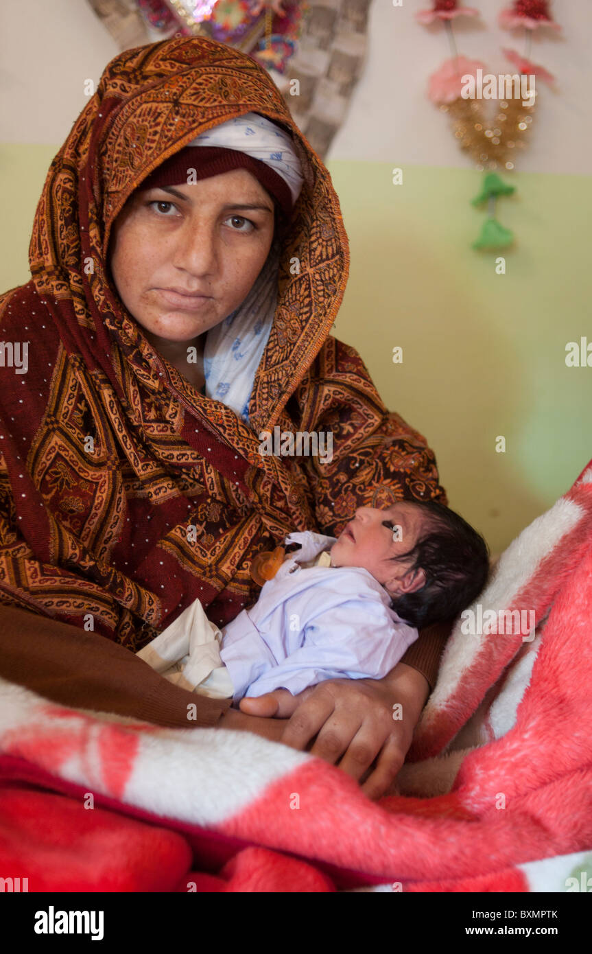 Pakistan mother and baby hi-res stock photography and images - Alamy