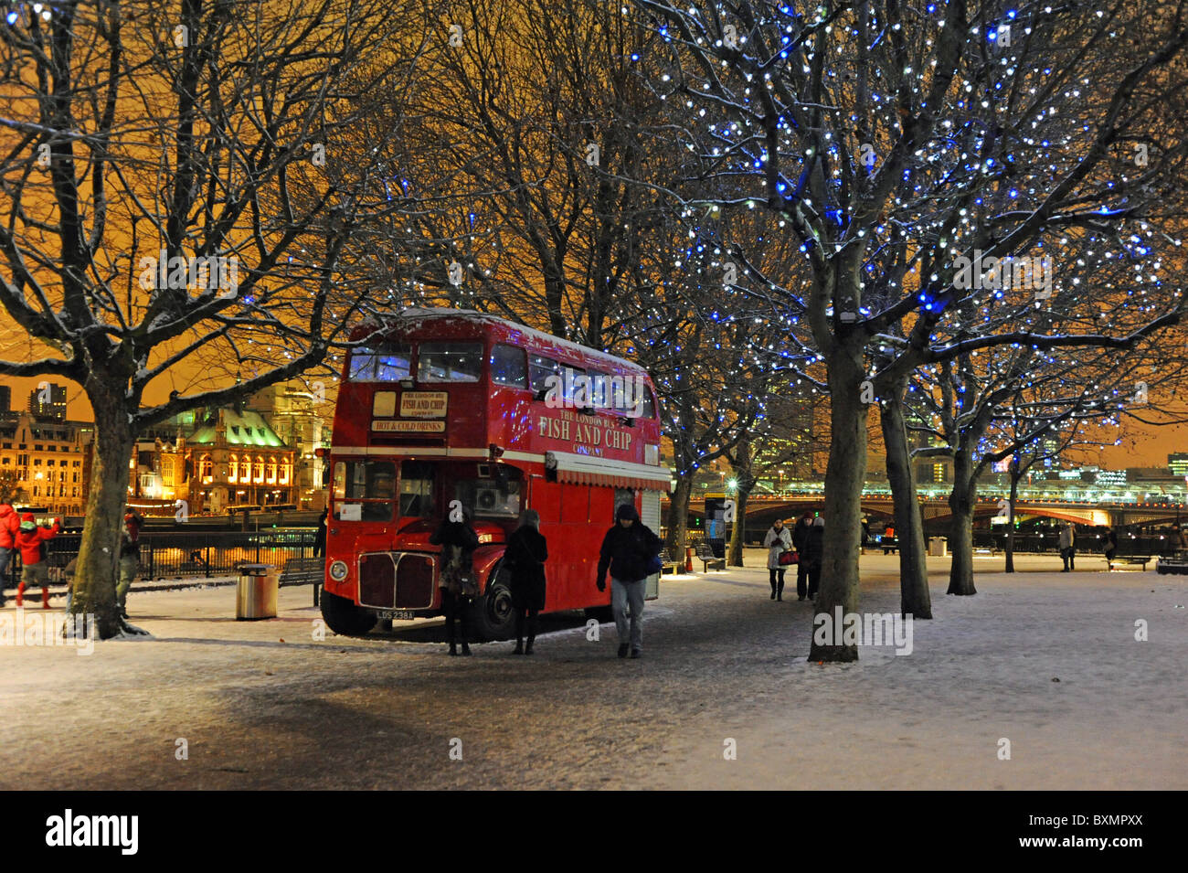 Red london bus in snow hi-res stock photography and images - Alamy