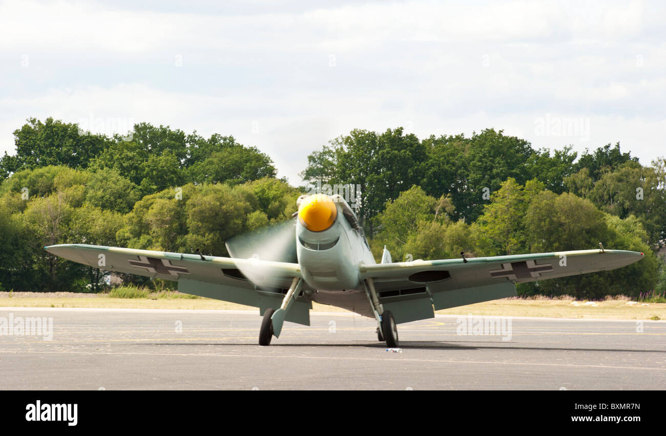 Spitfire at the 2010 Farnborough Air Show Stock Photo - Alamy