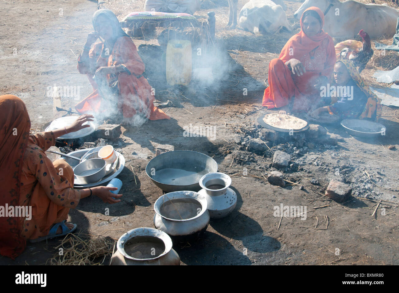 Pakistan after the floods. Displaced women cook lunch for their ...