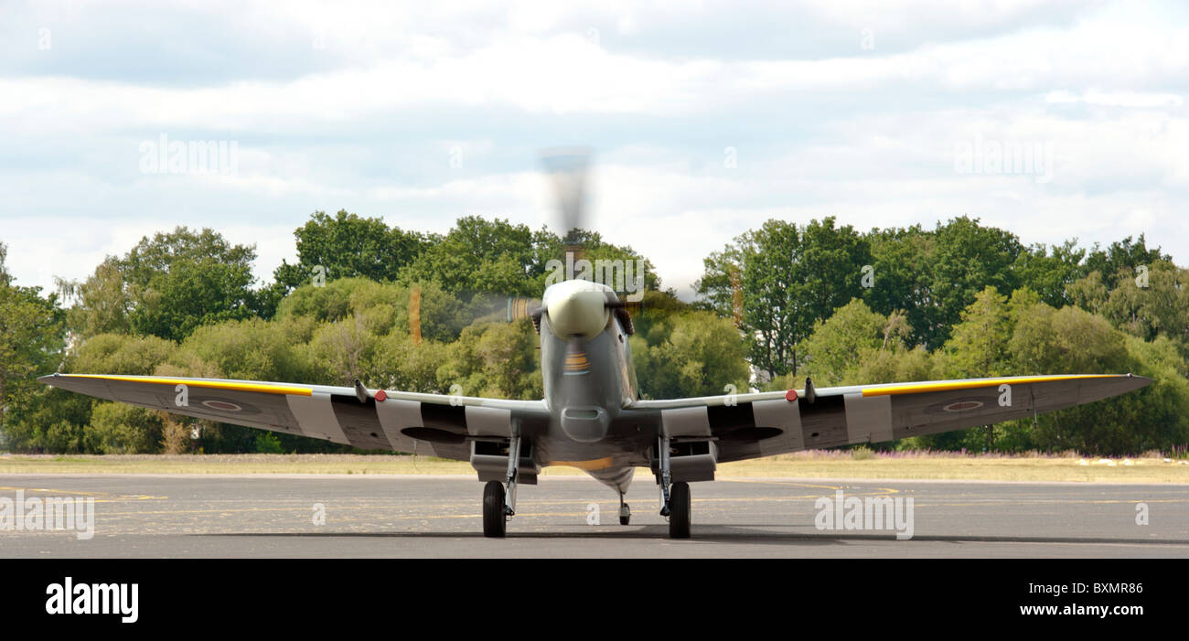 Spitfire wings hi-res stock photography and images - Alamy