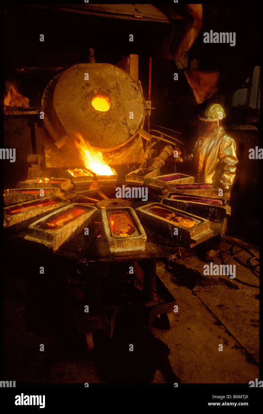 Molten metal casting hi-res stock photography and images - Alamy