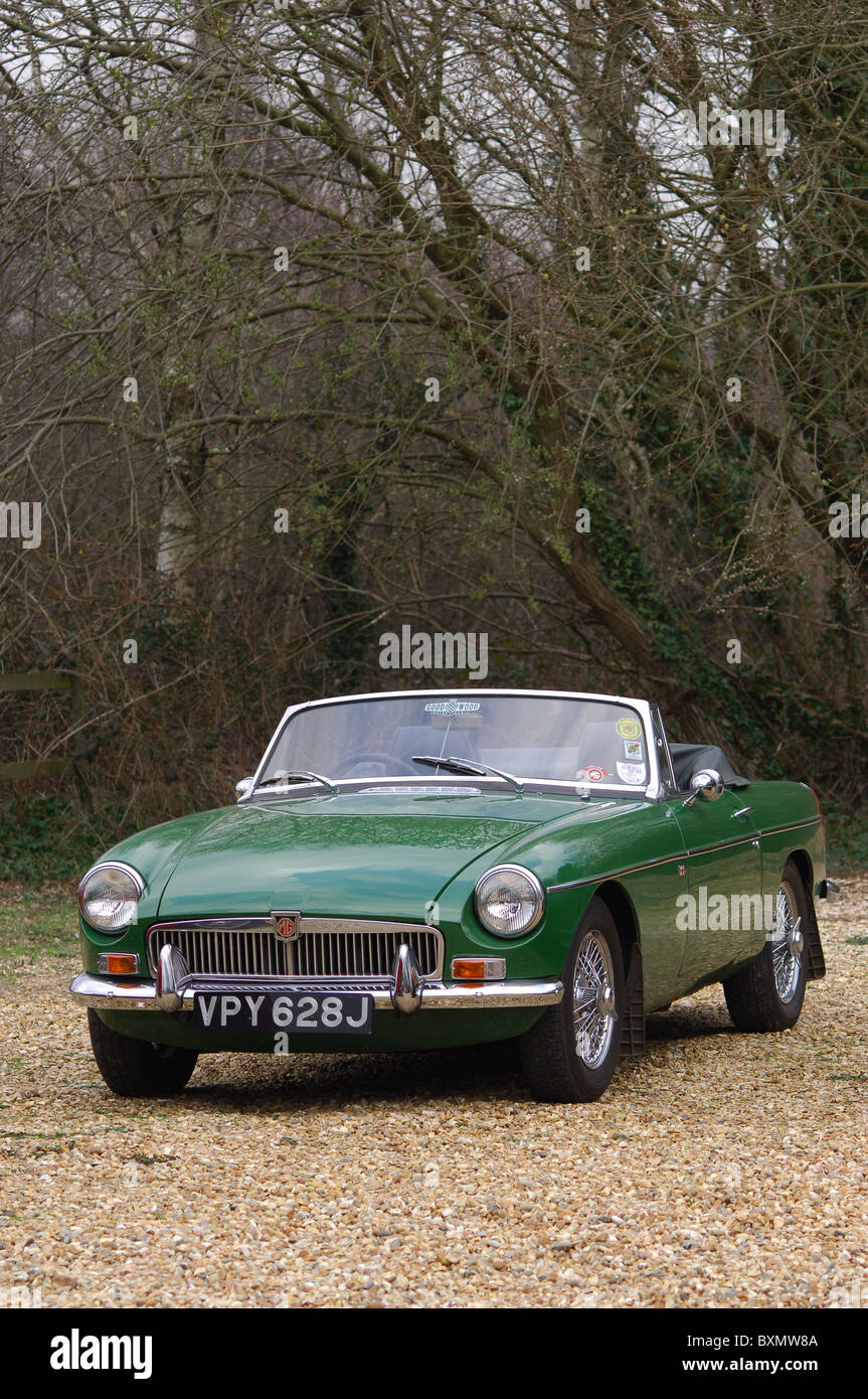 MG Motor Cars at an owner's club meeting at Copythorne in the New ...