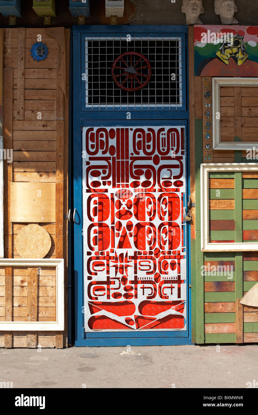 Art studios door hi-res stock photography and images - Alamy