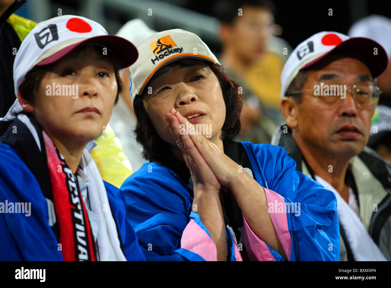 Watching field hockey hi-res stock photography and images - Alamy
