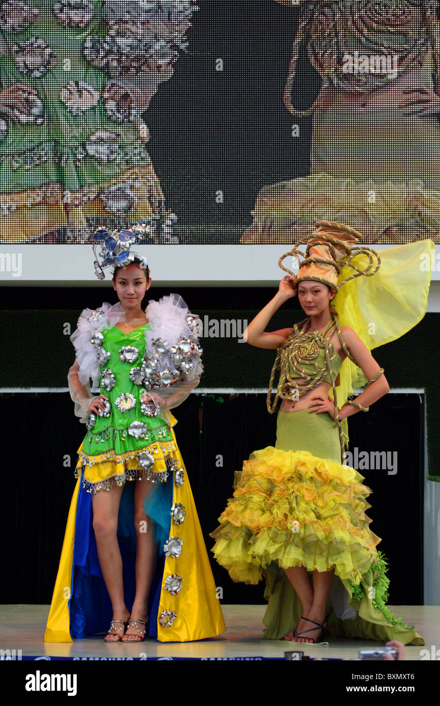 Chinese catwalk hi-res stock photography and images - Alamy