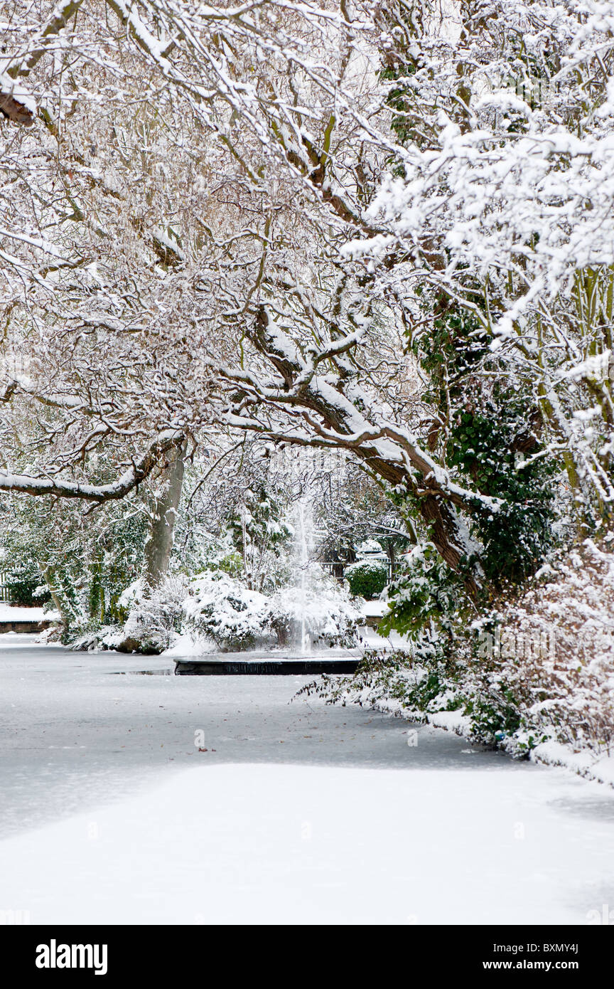 London snow scenery hi-res stock photography and images - Alamy