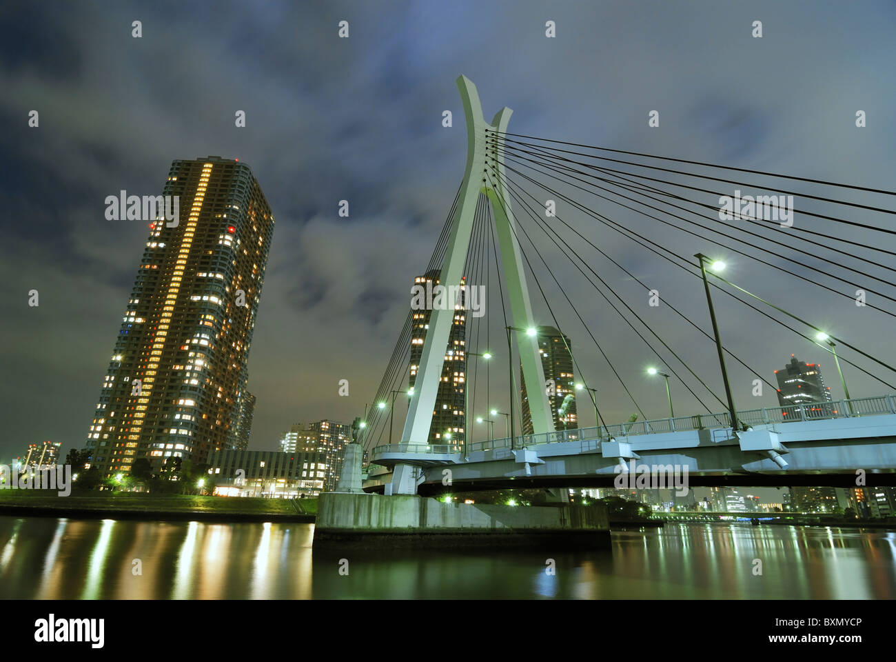 Suspend hi-res stock photography and images - Alamy