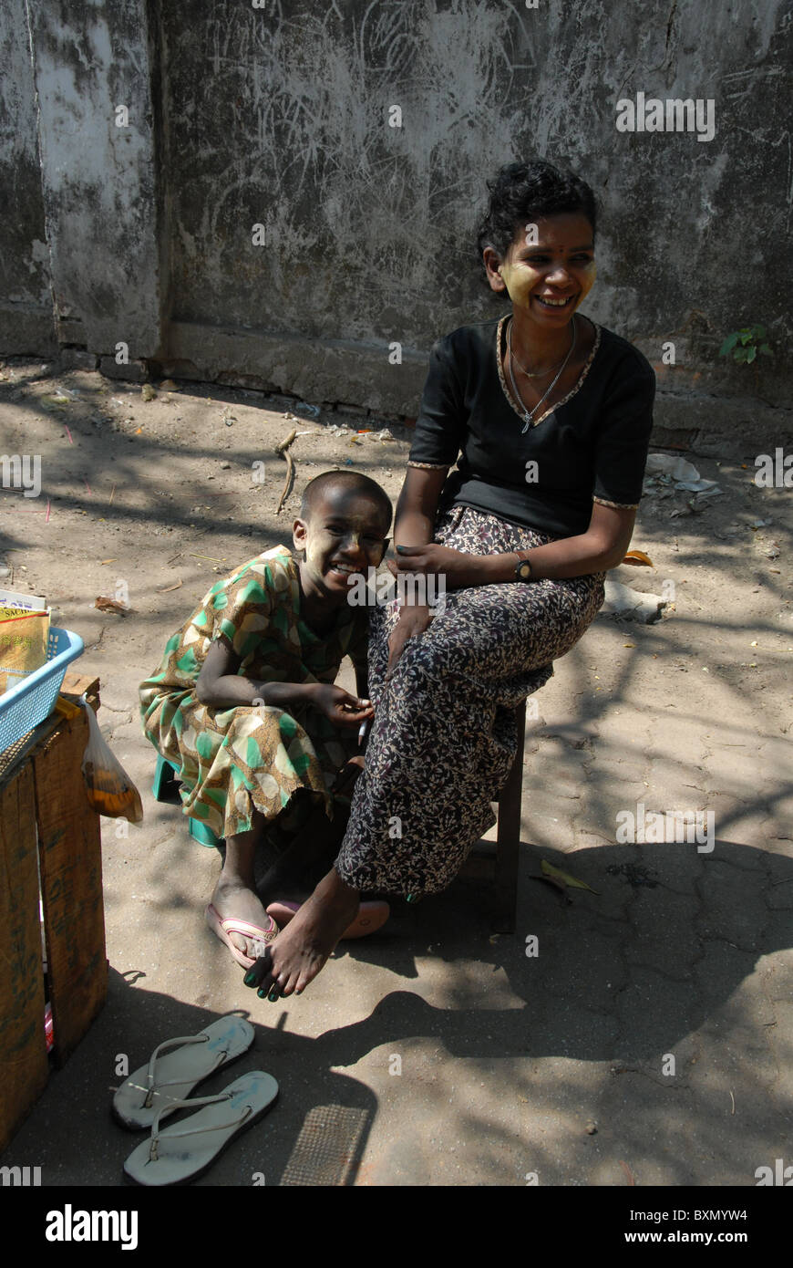 Burma myanmar homeless poverty High Resolution Stock Photography and ...