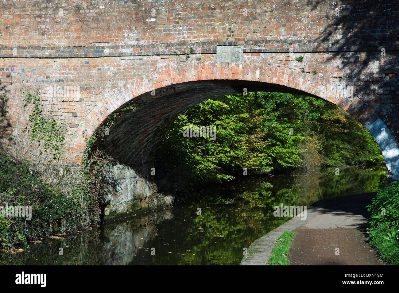 The Worcester and Birmingham canal at Tardebigge canal village in ...
