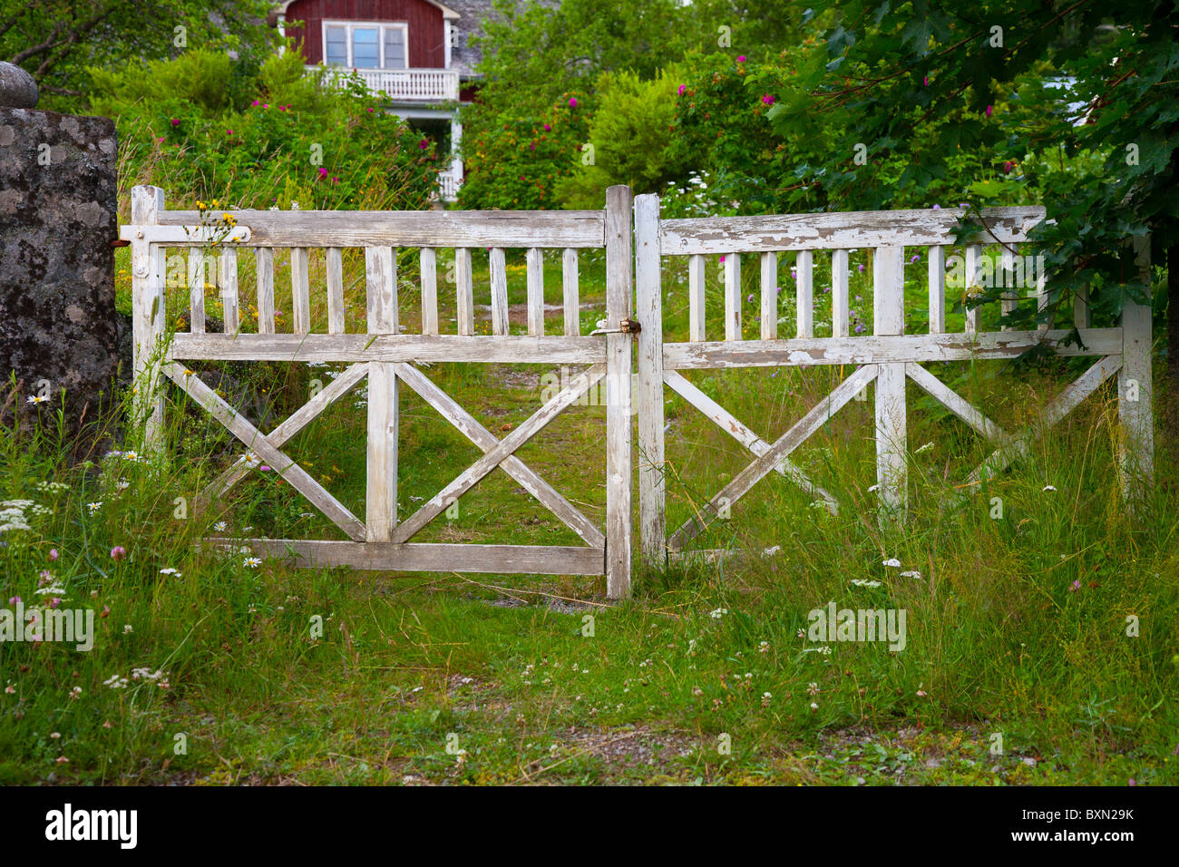 Shabby old gate Stock Photo - Alamy