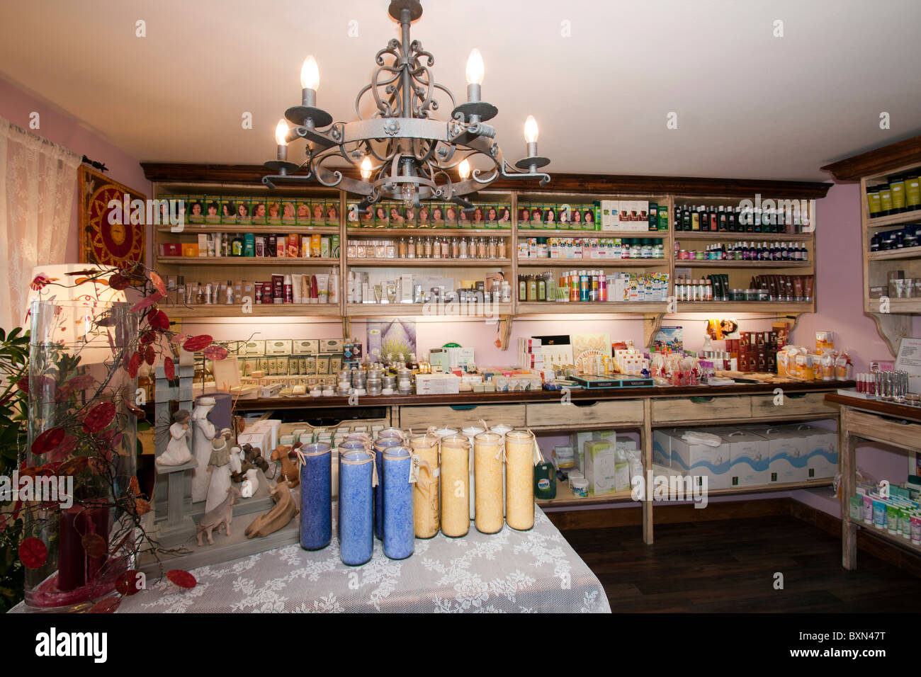 Beauty shop hi-res stock photography and images - Alamy