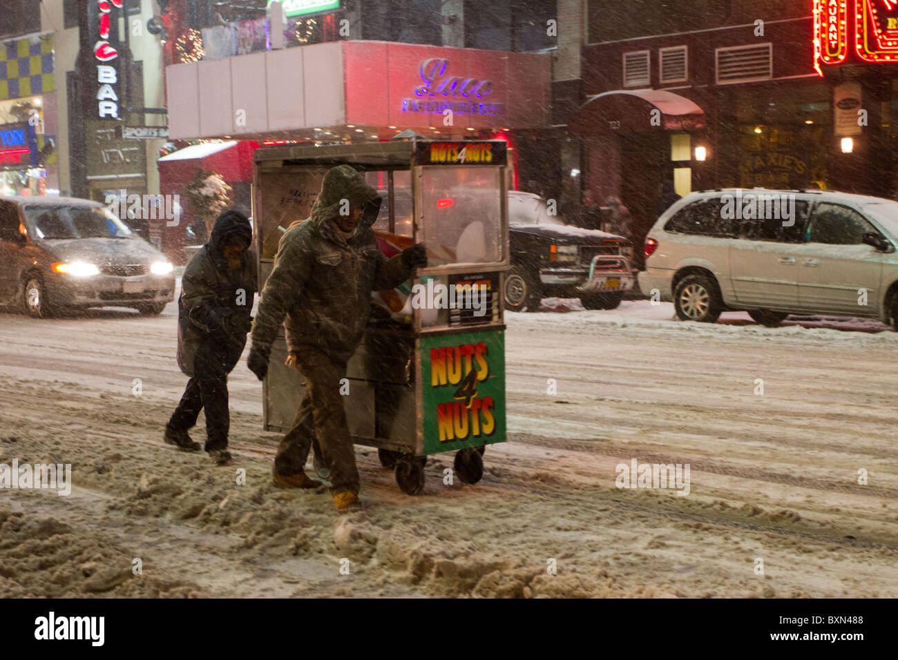 New york city push cart hi-res stock photography and images - Alamy