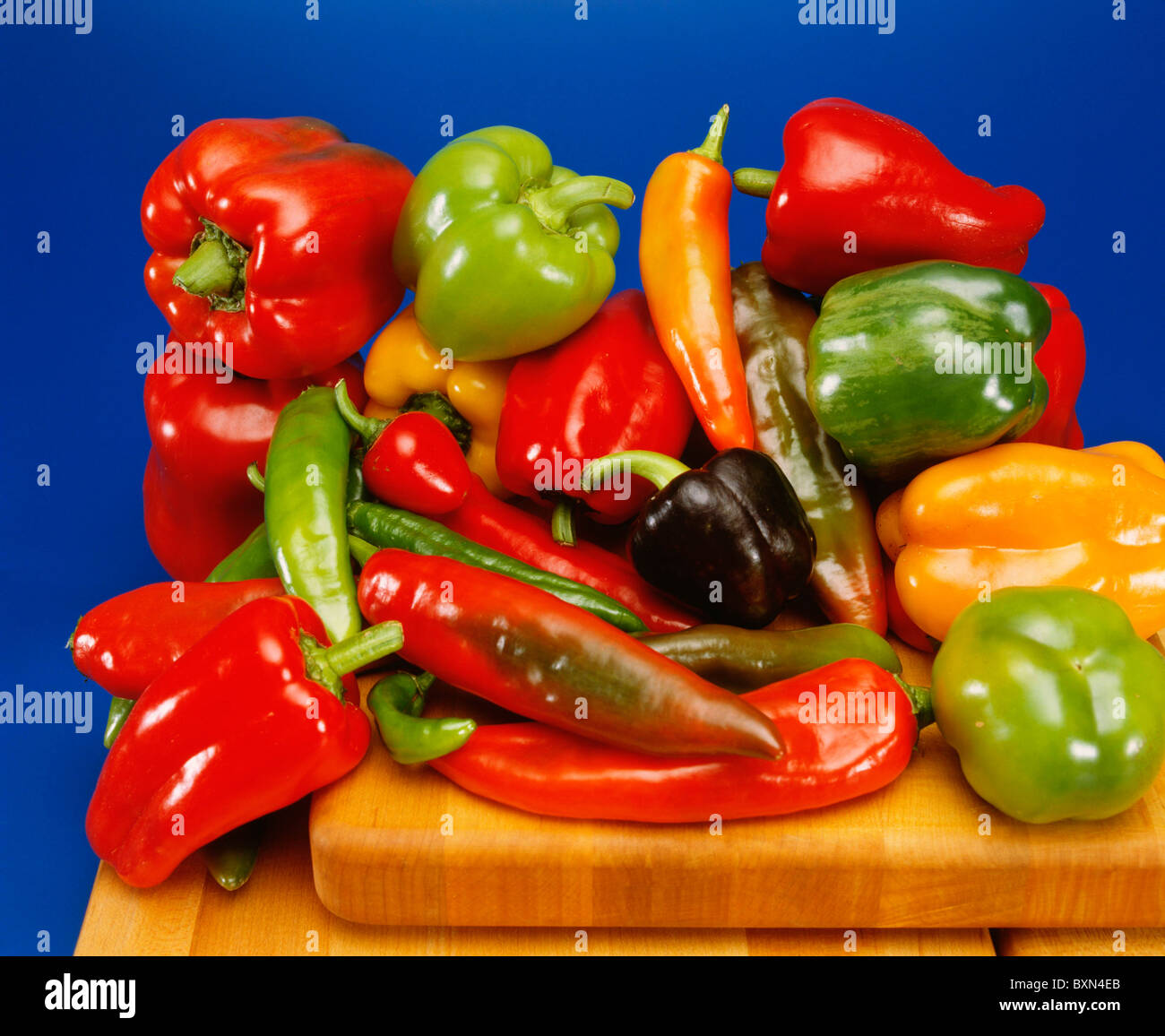 Cutting sweet peppers small hi-res stock photography and images - Alamy