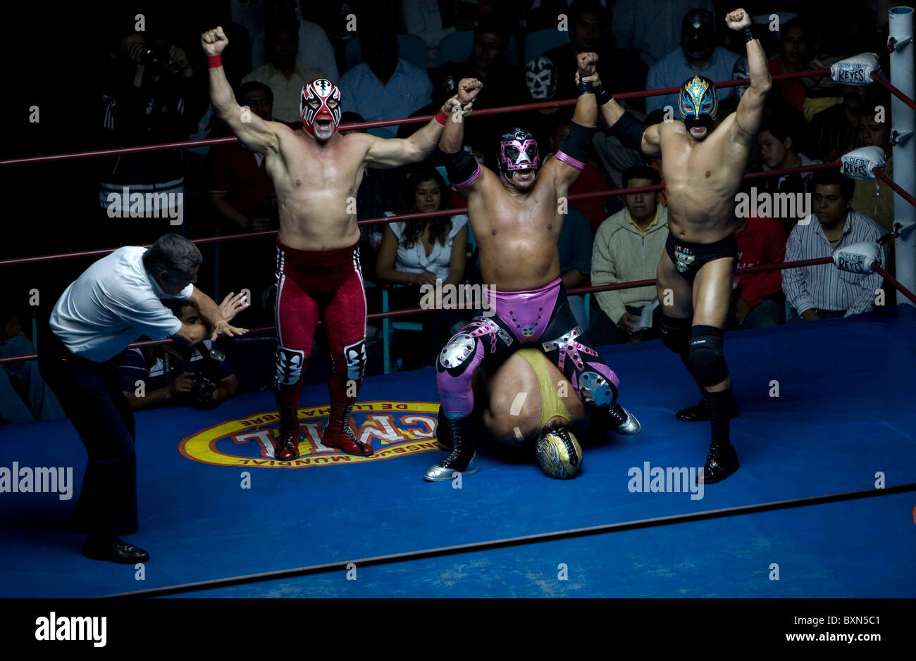 Mexican wrestlers hi-res stock photography and images - Alamy
