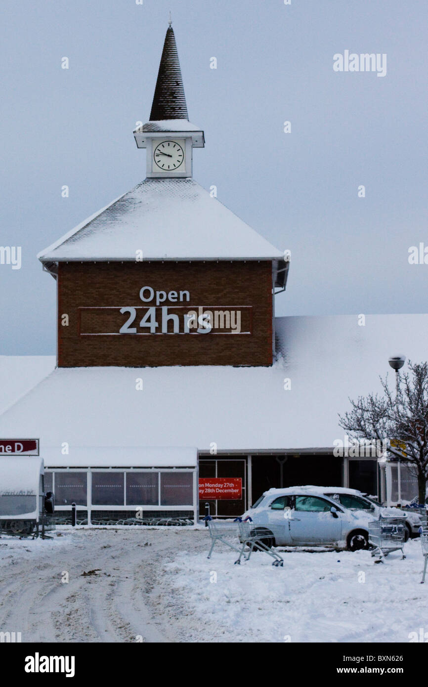 Tesco Super Store High Resolution Stock Photography and Images - Alamy
