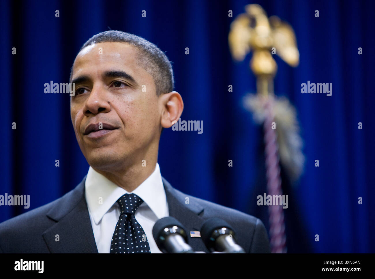 Media speaking hi-res stock photography and images - Alamy