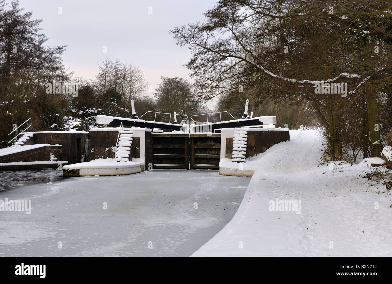 Frozen union canal hi-res stock photography and images - Alamy