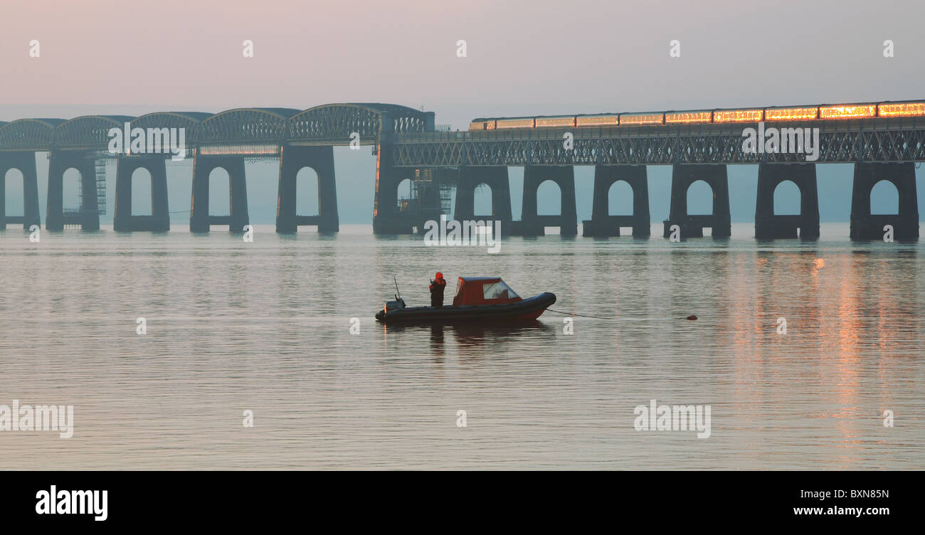 train crossing railway bridge over the River Tay Stock Photo - Alamy