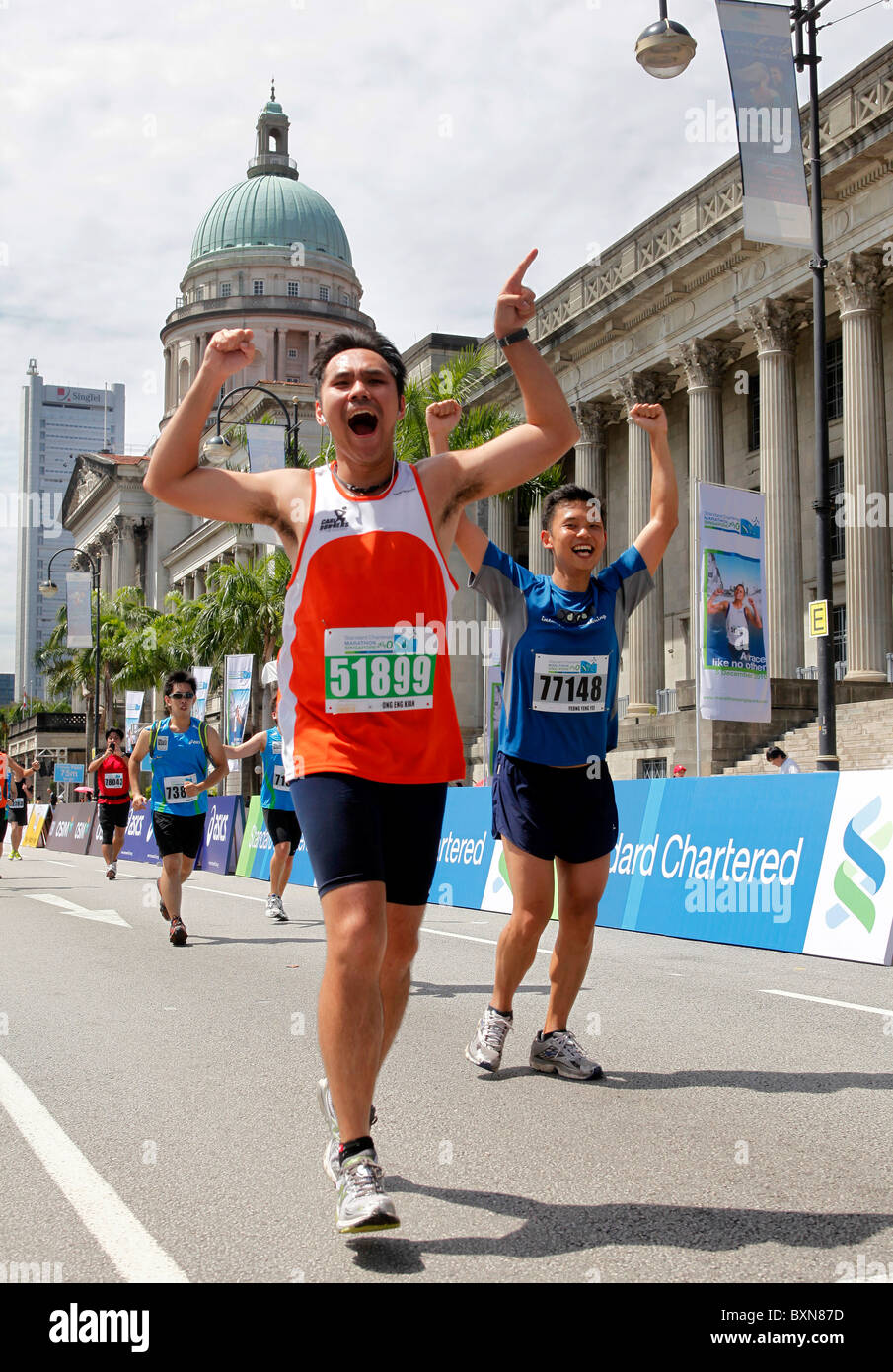 Runners at the Singapore Marathon 2010, Supreme Court and City Hall in ...
