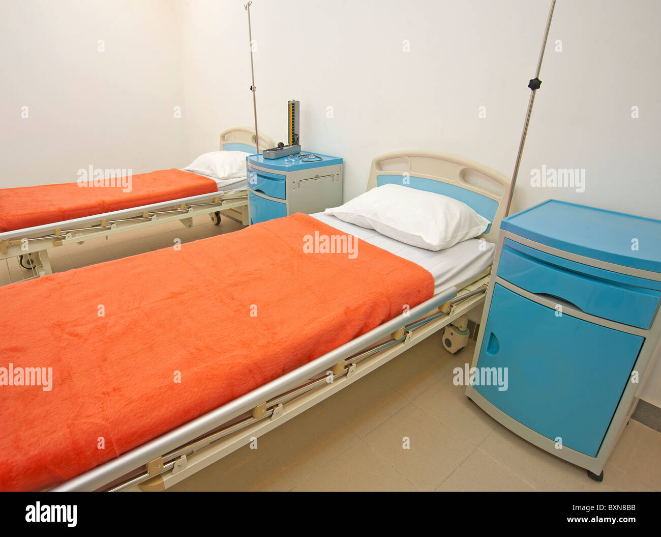 Two beds in a private hospital ward room Stock Photo - Alamy