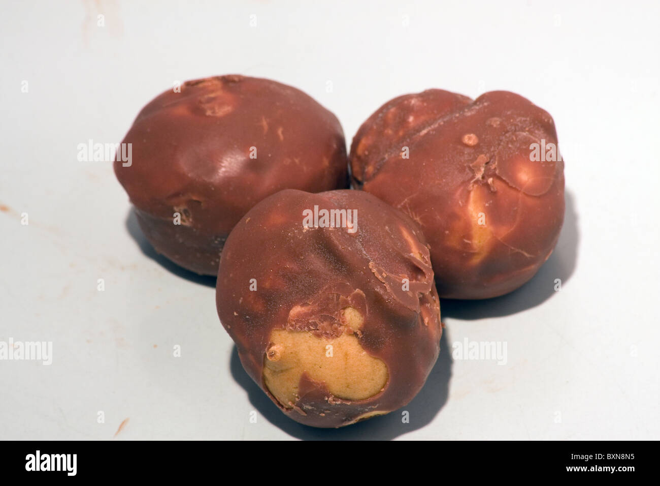 Covered chocolate cake hi-res stock photography and images - Alamy