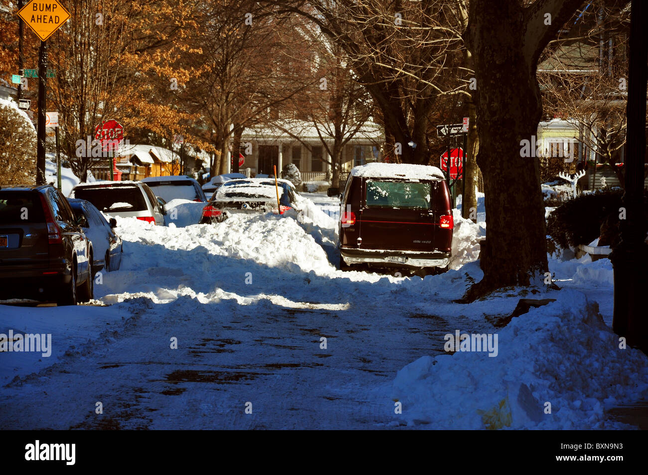 Truck stuck in snow hi-res stock photography and images - Alamy