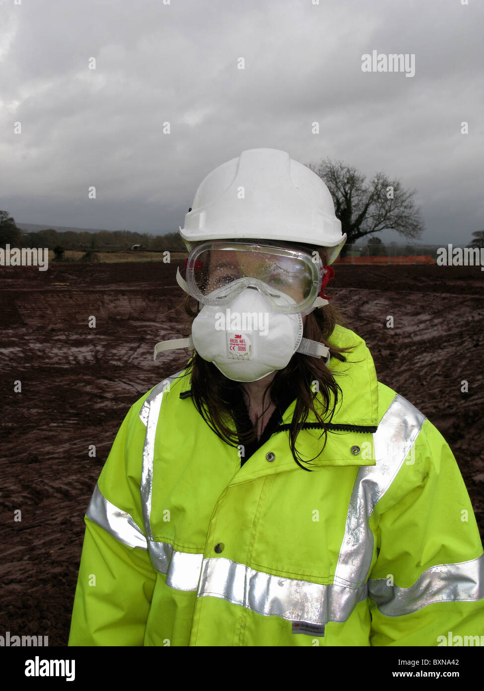 Wearing Dust Mask On Face Stock Photos & Wearing Dust Mask On Face ...