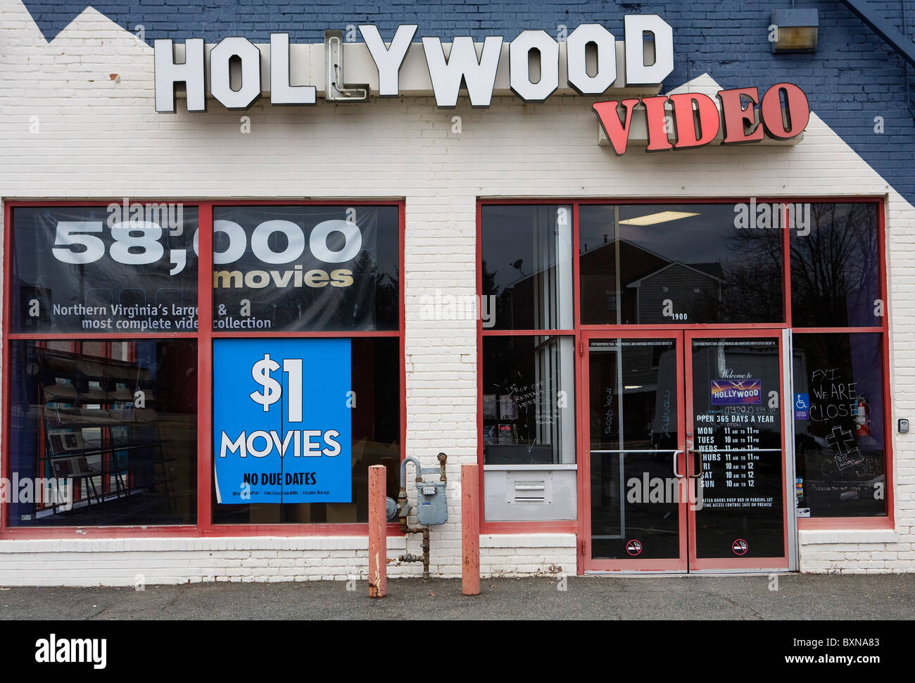 A closed Hollywood Video rental store Stock Photo - Alamy