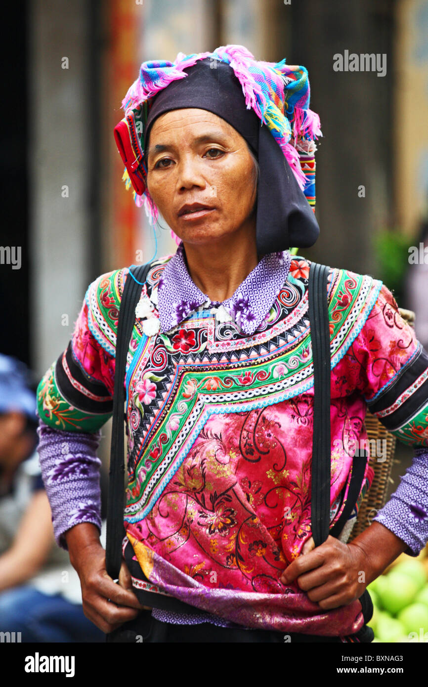 Traditional chinese headdress hi-res stock photography and images - Alamy