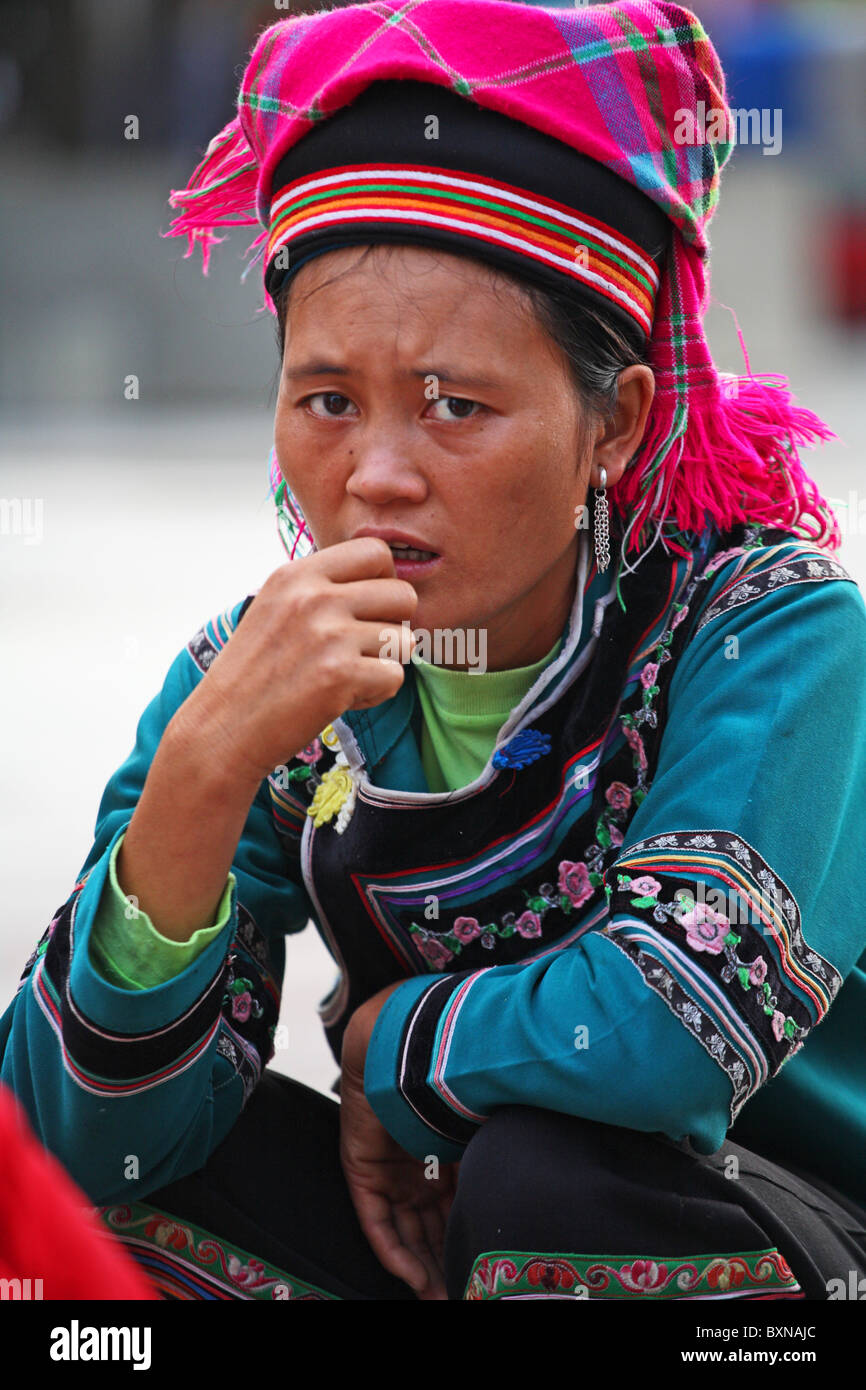 China traditional dress close up hi-res stock photography and images ...